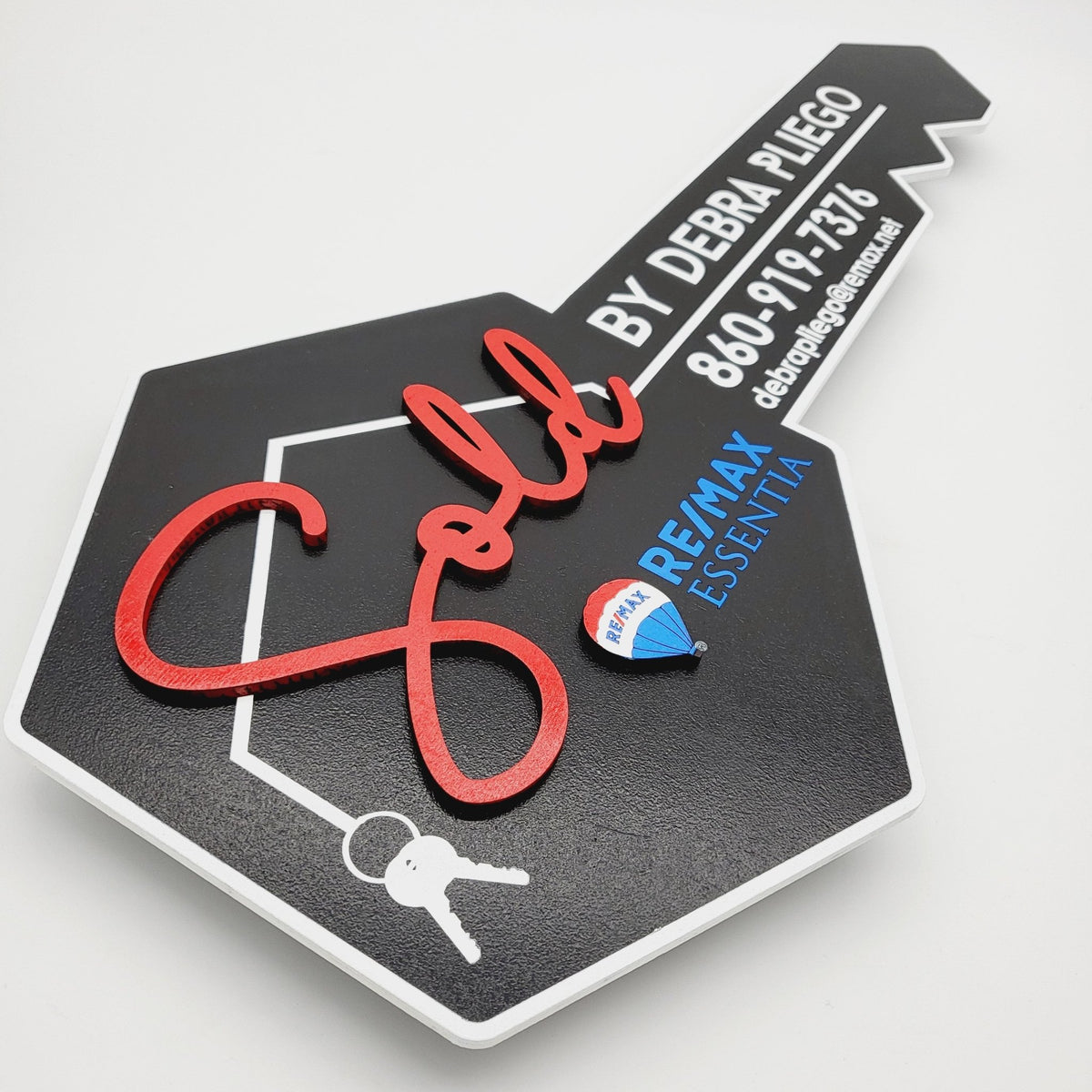 Hexagon Key Shaped Prop with White Outline "REMAX" – Real Estate Store