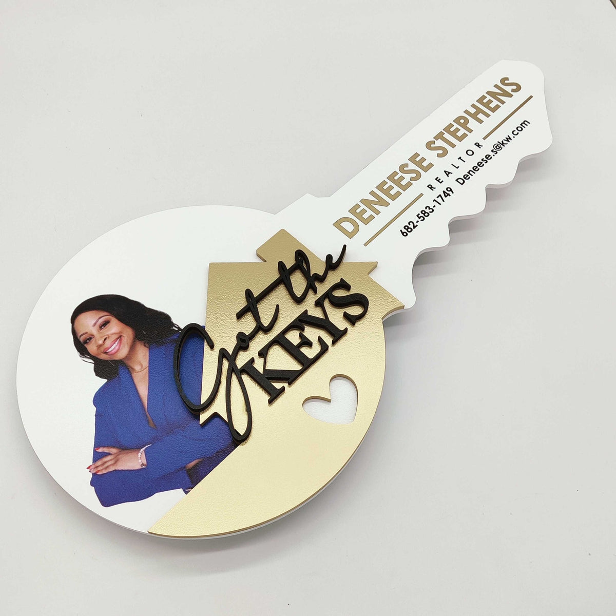 Key Shaped Props "Sign with personal Photo"‎ Round Sign – Real Estate Store