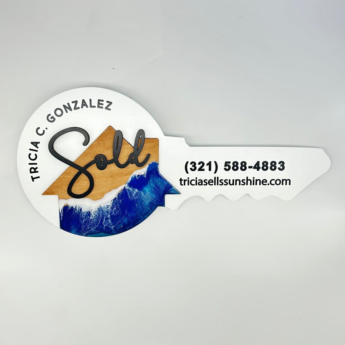 Round Shaped Sold Sign "Epoxy House" – Real Estate Store